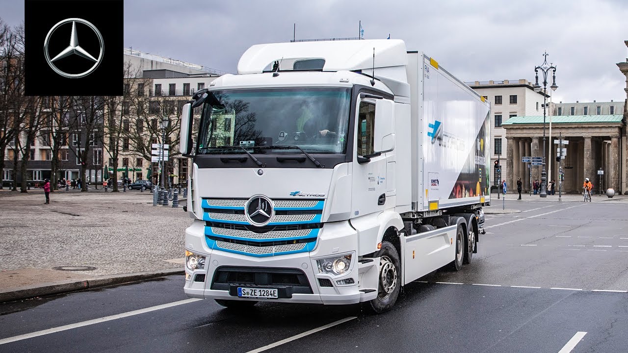 EDEKA tests the eActros | Mercedes-Benz Trucks - YouTube