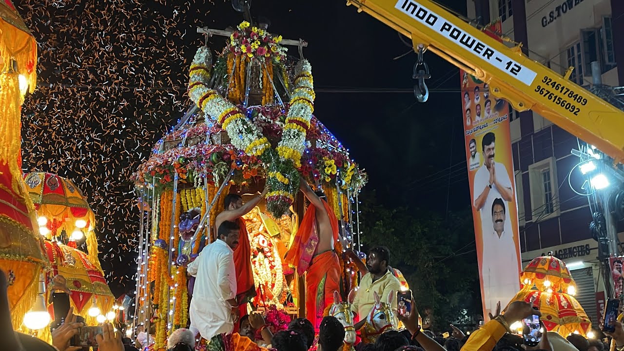 Grand Gaja Mala with crane to Balkampet Yellamma | Yellamma Ratha Yatra ...