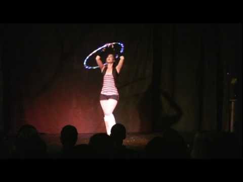 Ali Hoop @ Biz'Cirque - YouTube