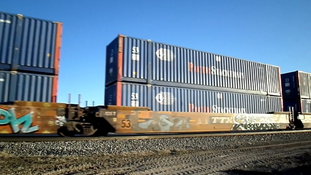 UP Z-intermodal container train on the UP Golden State Route 02/825 ...