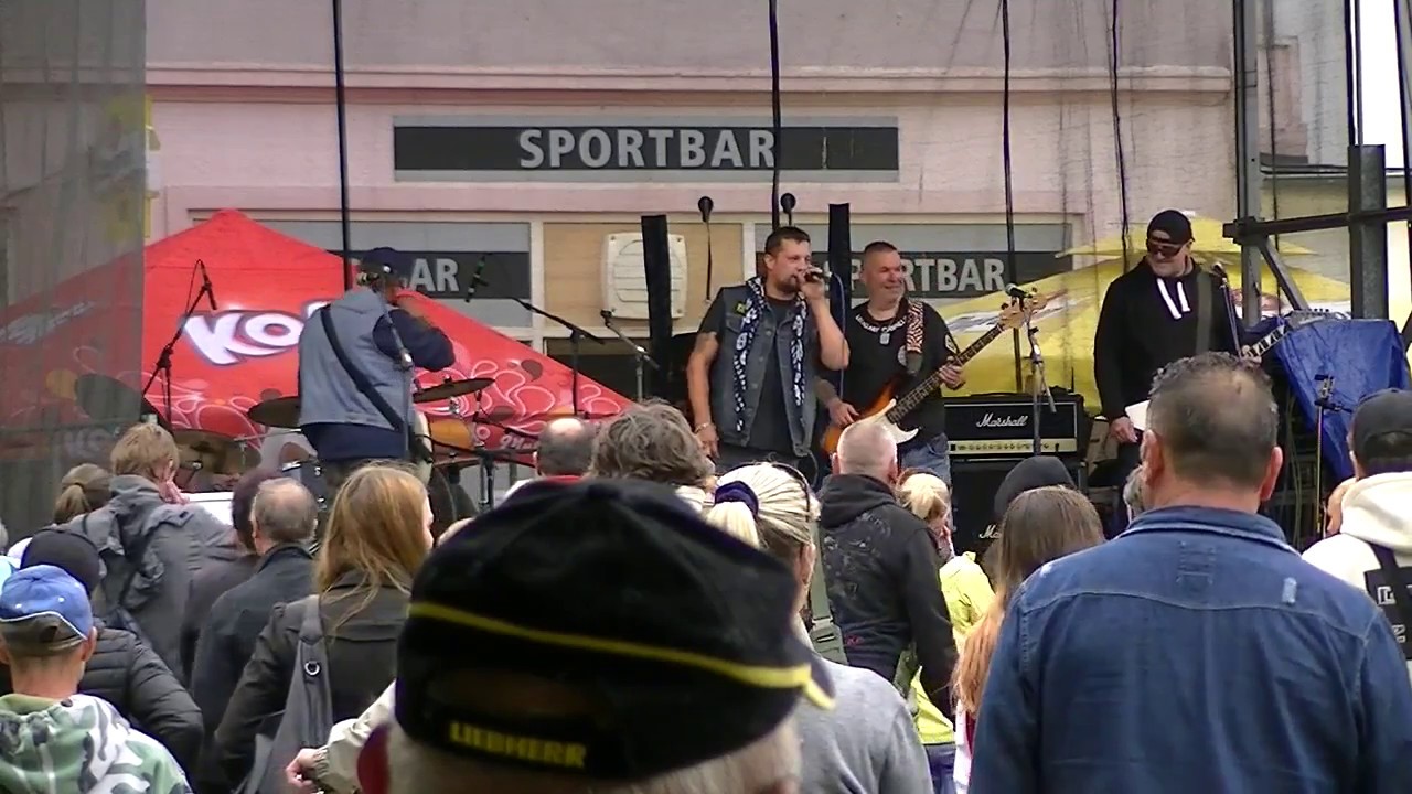 Kabát band - Teta z Ostravy live 06 2018 - YouTube