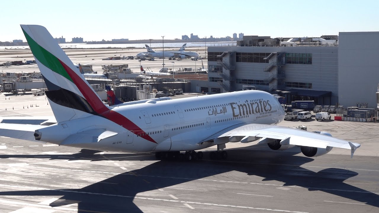 Planespotting New York (JFK) Emirates A380 Push Back from TWA Hotel ...