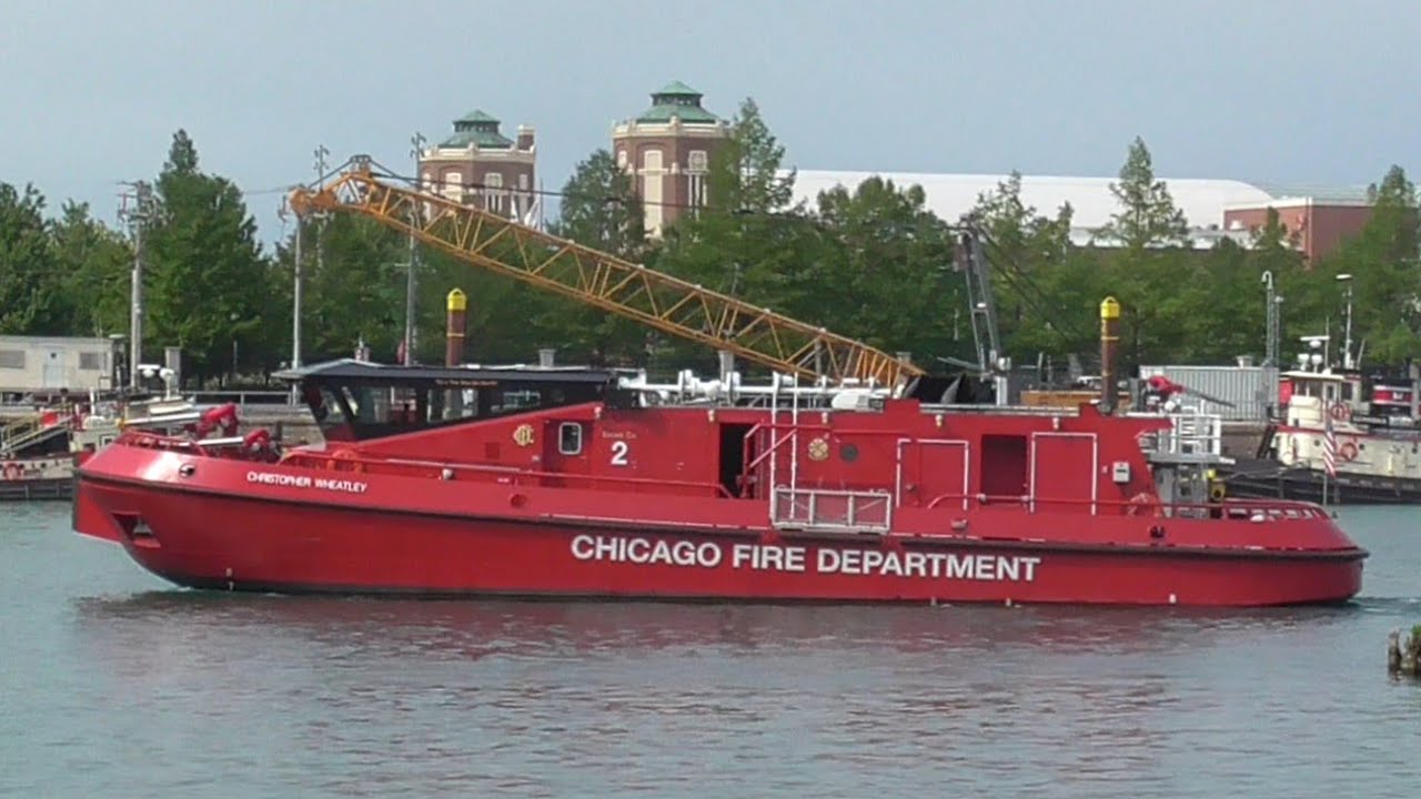 Chicago Fire Dept. Marine Division Engine 2 Patrolling - YouTube