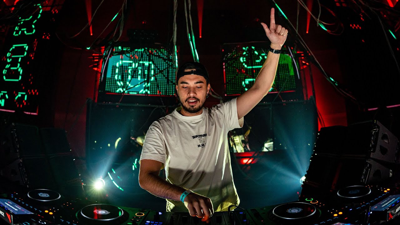 Spitfire & Stevie Rain - Happy (Official Videoclip) - YouTube