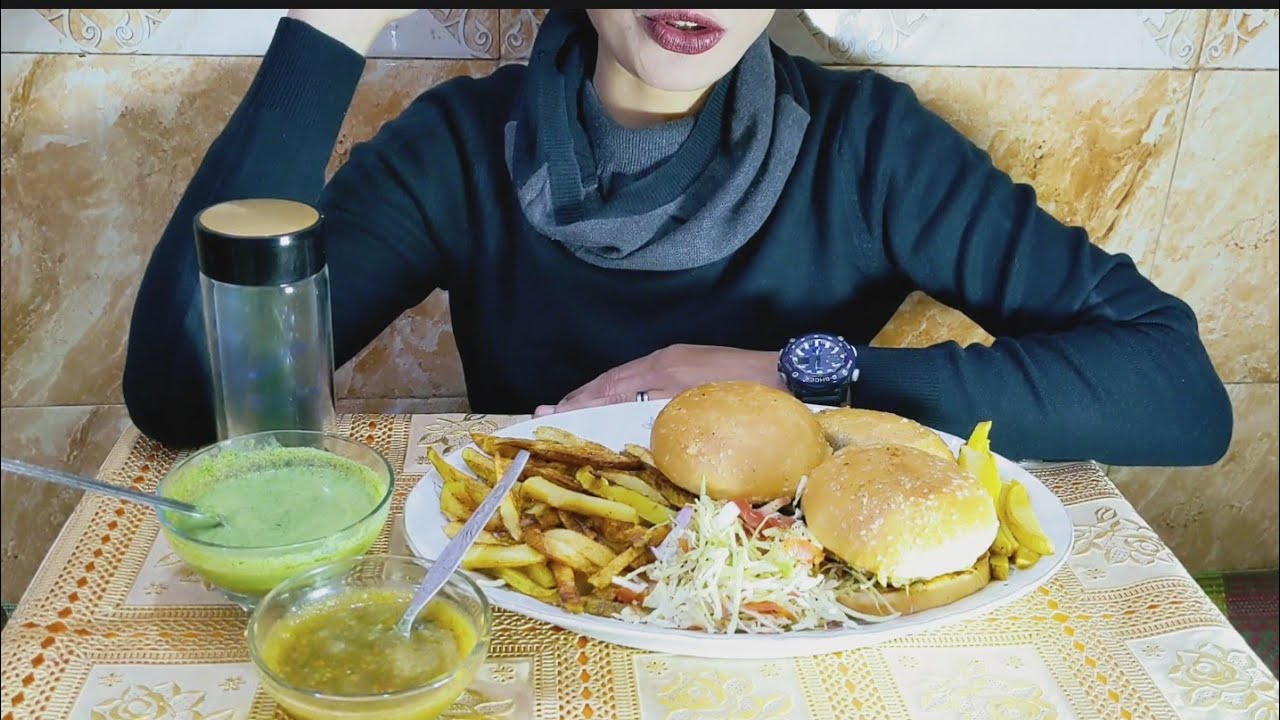ASMR || Eating STREET STYLE BUN KABAB 😋😜 || PAKISTANI MUKBANGER - YouTube
