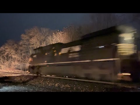 NS 12G through the night in Freeport! - YouTube