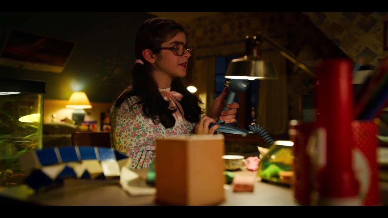 DUSTIN AND SUZIE'S SONG IN STRANGER THINGS 3 never ending story - YouTube