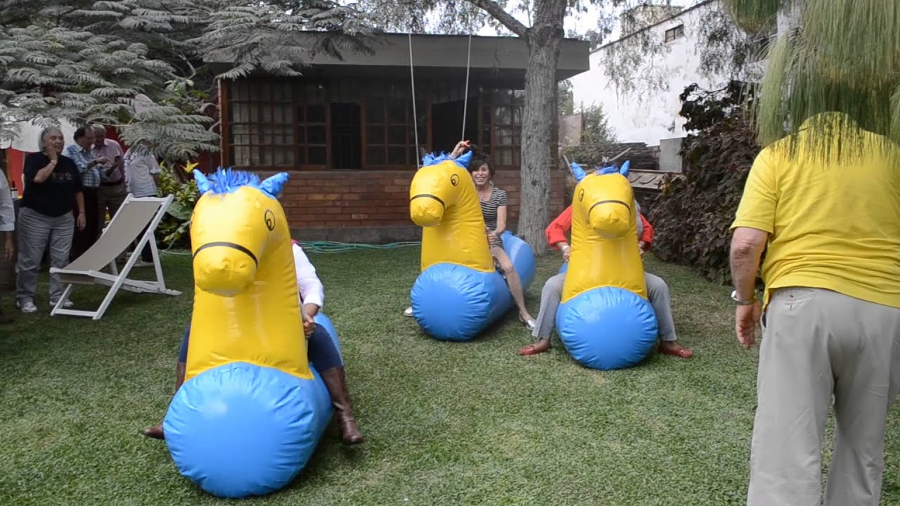CARRERA DE CABALLOS INFLABLES - YouTube