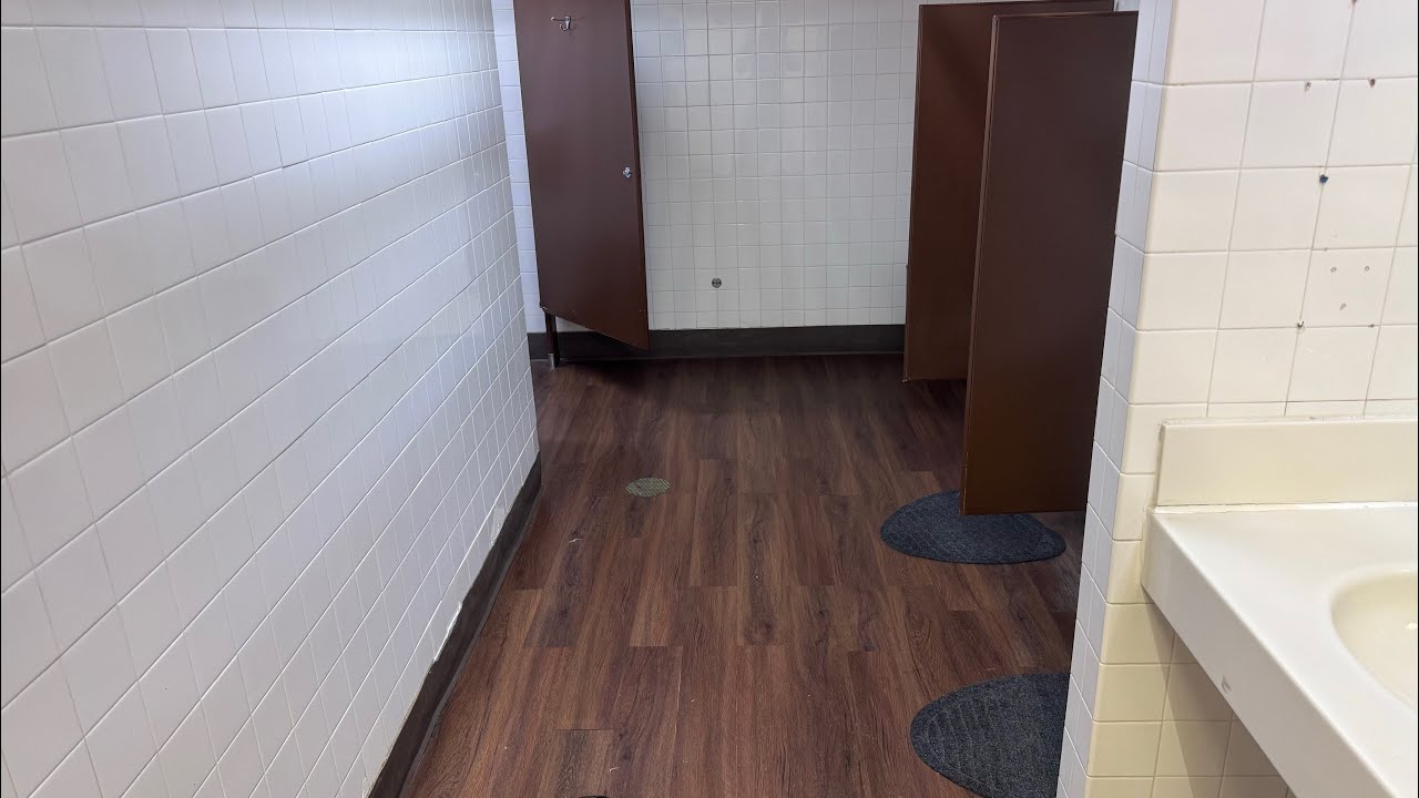 IHOP restroom - YouTube