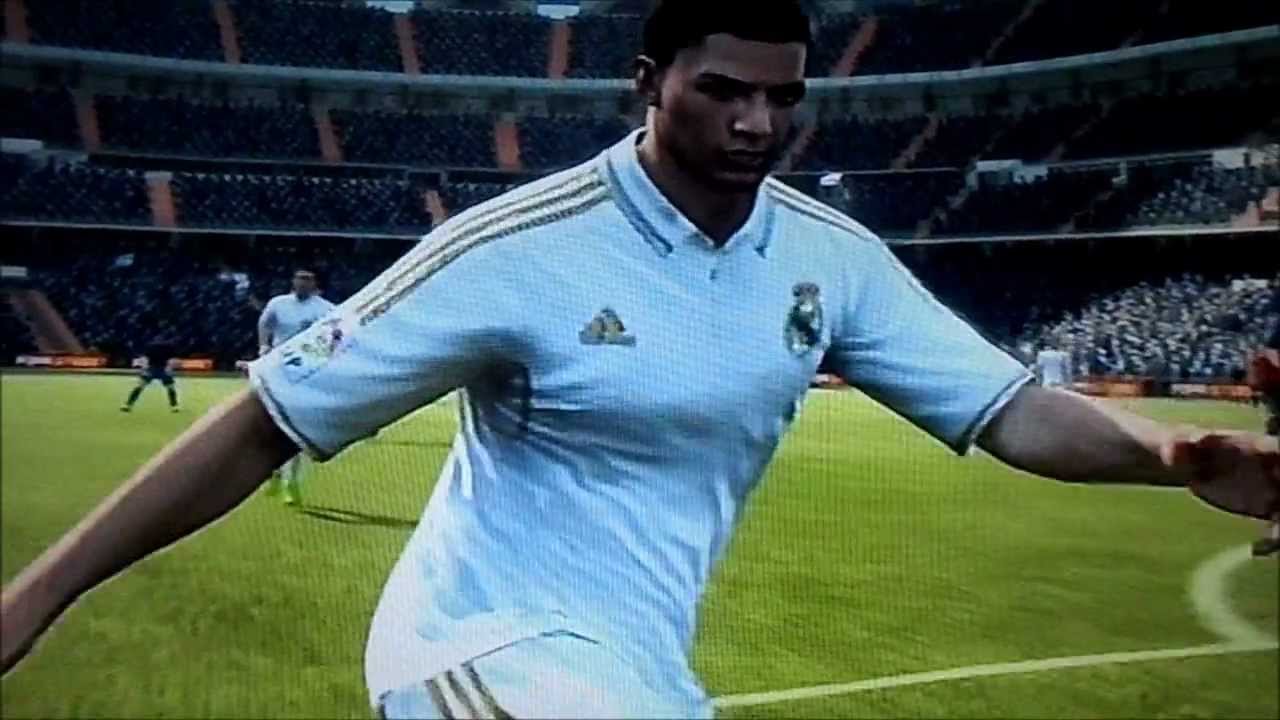 FIFA 12 Fight Battle / Cristiano Ronaldo Vs. Lionel Messi - YouTube