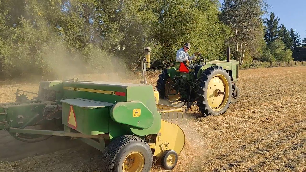 John Deere 60 Baling Wheat Straw - YouTube