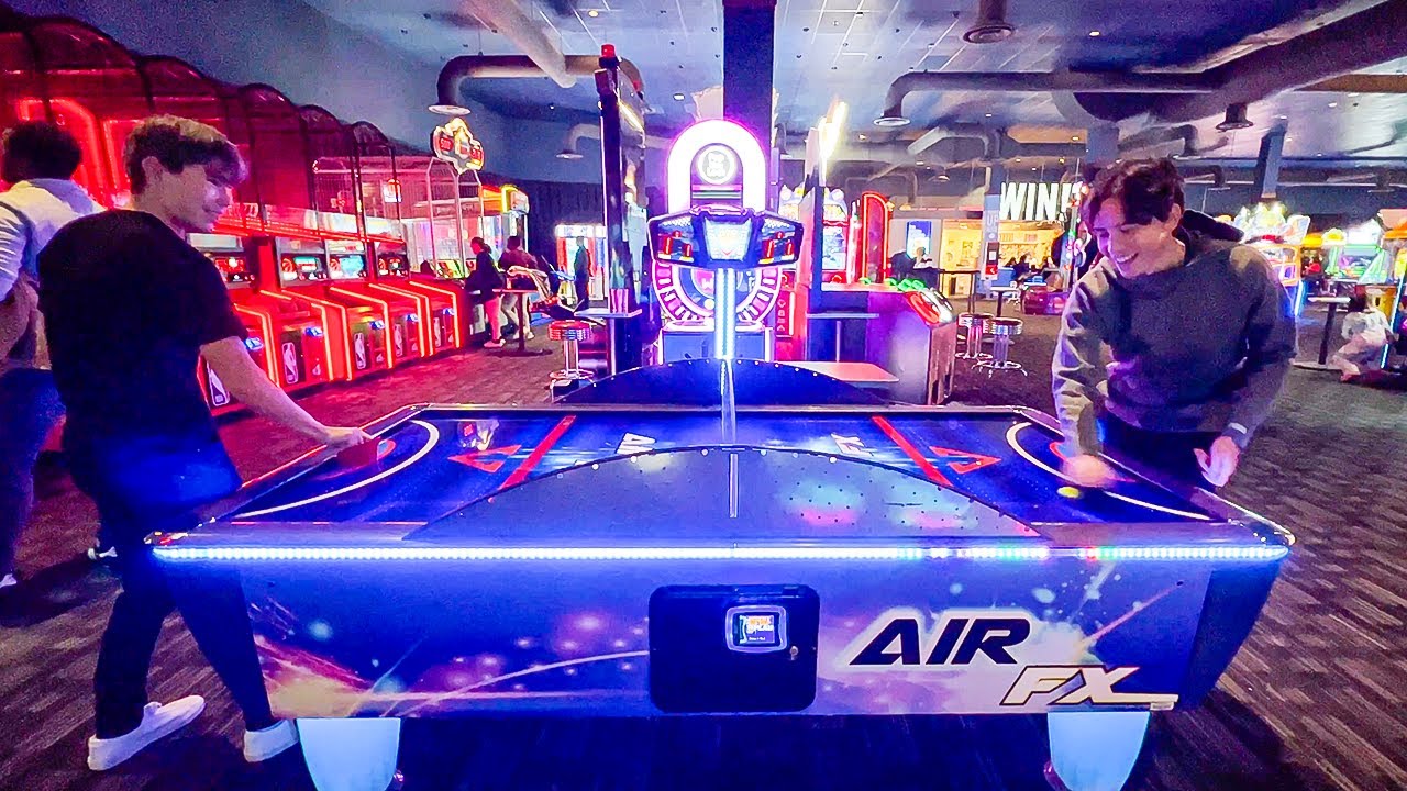 Going To The Largest Arcade In Toronto! - YouTube