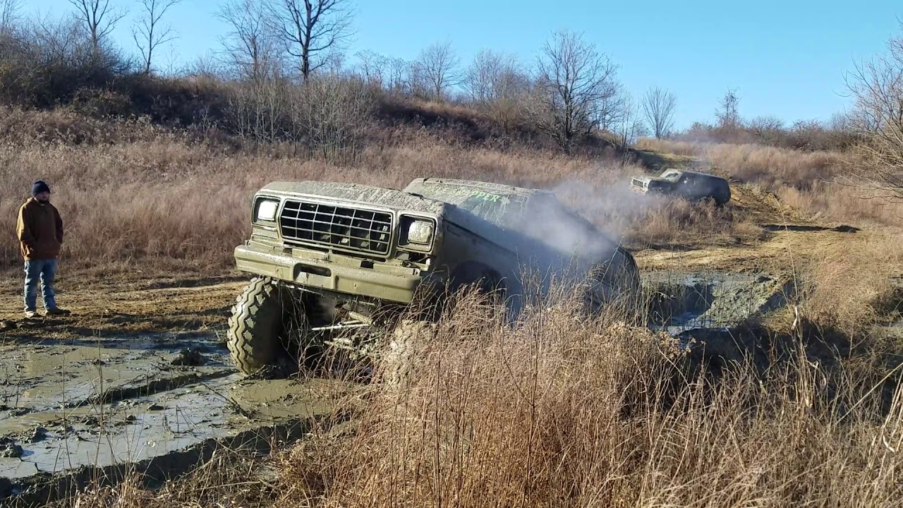 1979 Ford Bronco Mudding - YouTube