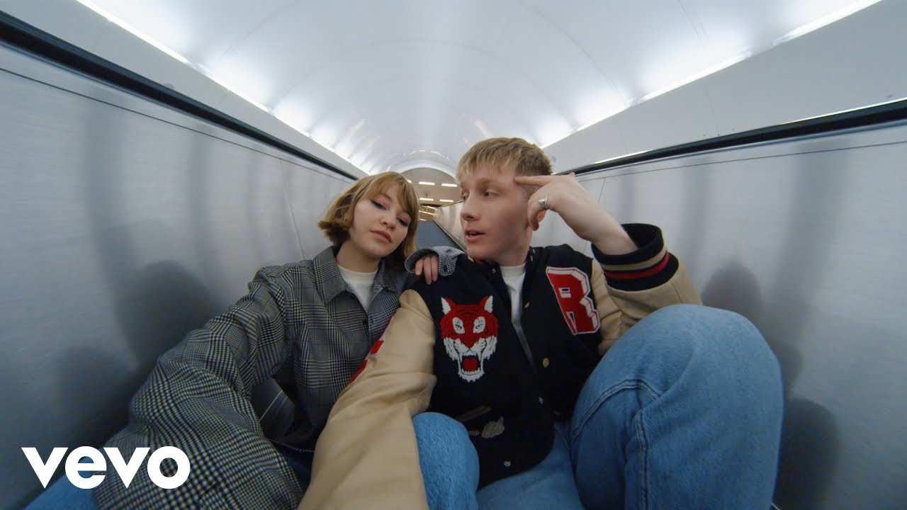 AJ Brix - Obrazy v mracích (Official Music Video) - YouTube