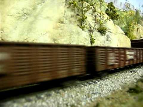 HO Scale Southern Pacific U30C , DD35 and U28B Working Freight Service ...