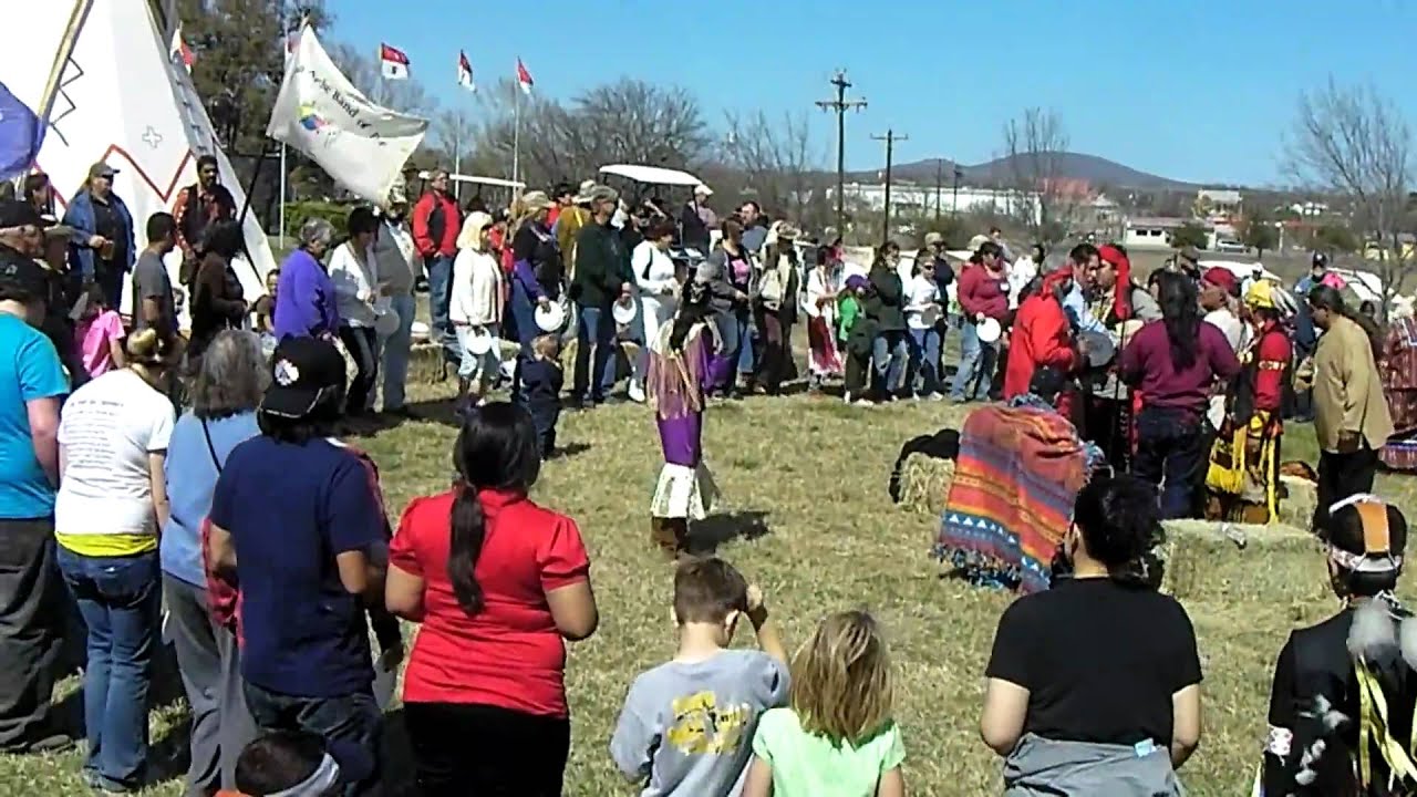 Lipan Indians at Fort Clark Days Festival - YouTube