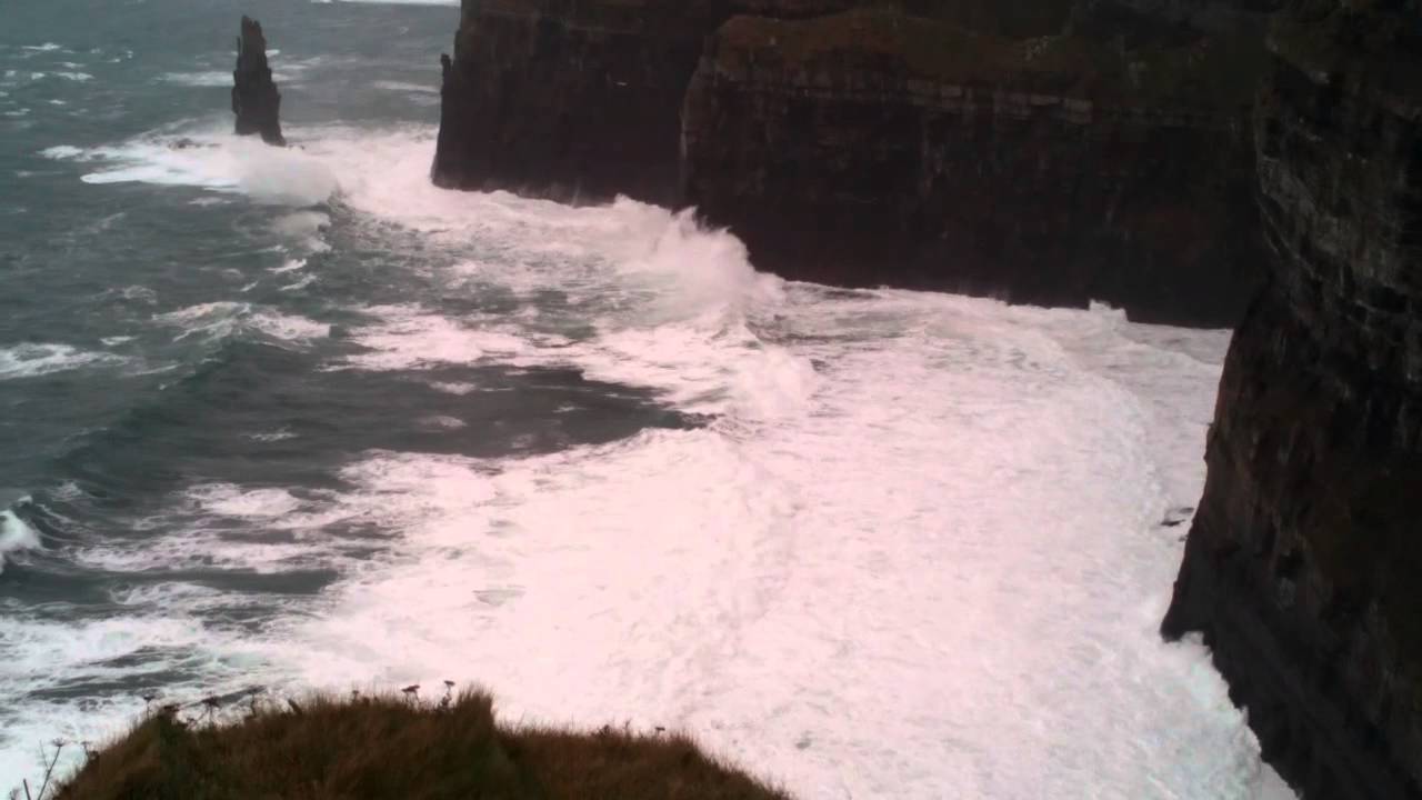 Huge waves at Cliff of Moher - YouTube