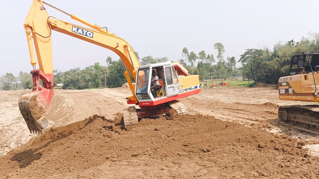 KATO HD-700se & CAT 320B auto excavator making road - YouTube