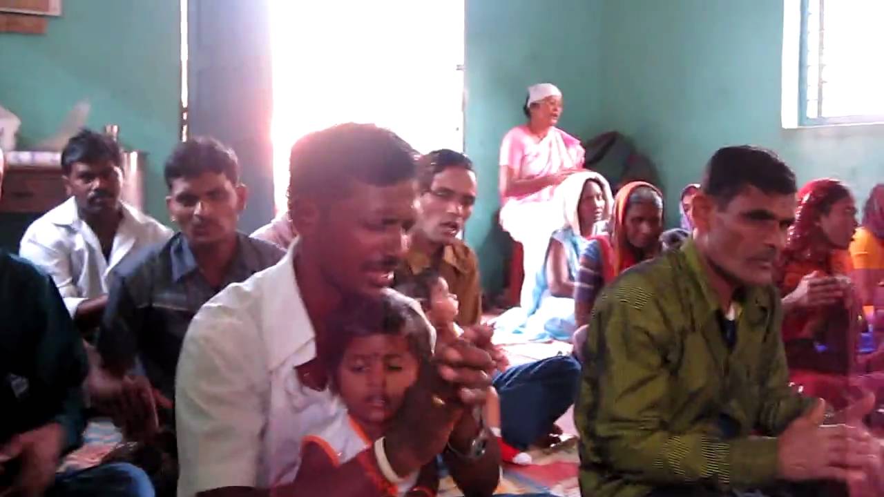 Slum church worship - YouTube