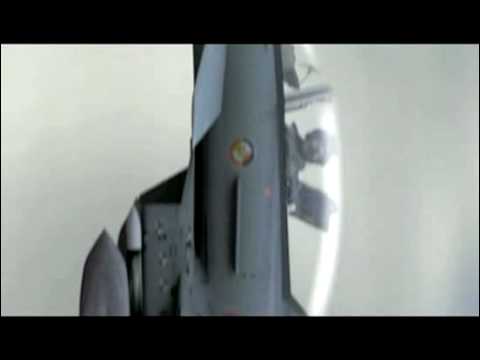 Eurofighter deploying decoy flares - YouTube