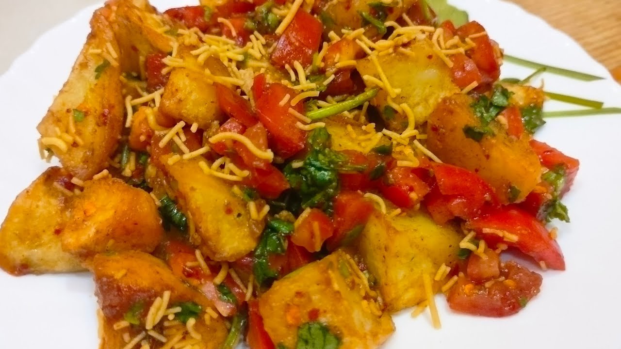 Chatpata aloo chaat recipe!Chaat recipes!Street style aloo chaat!Holi ...