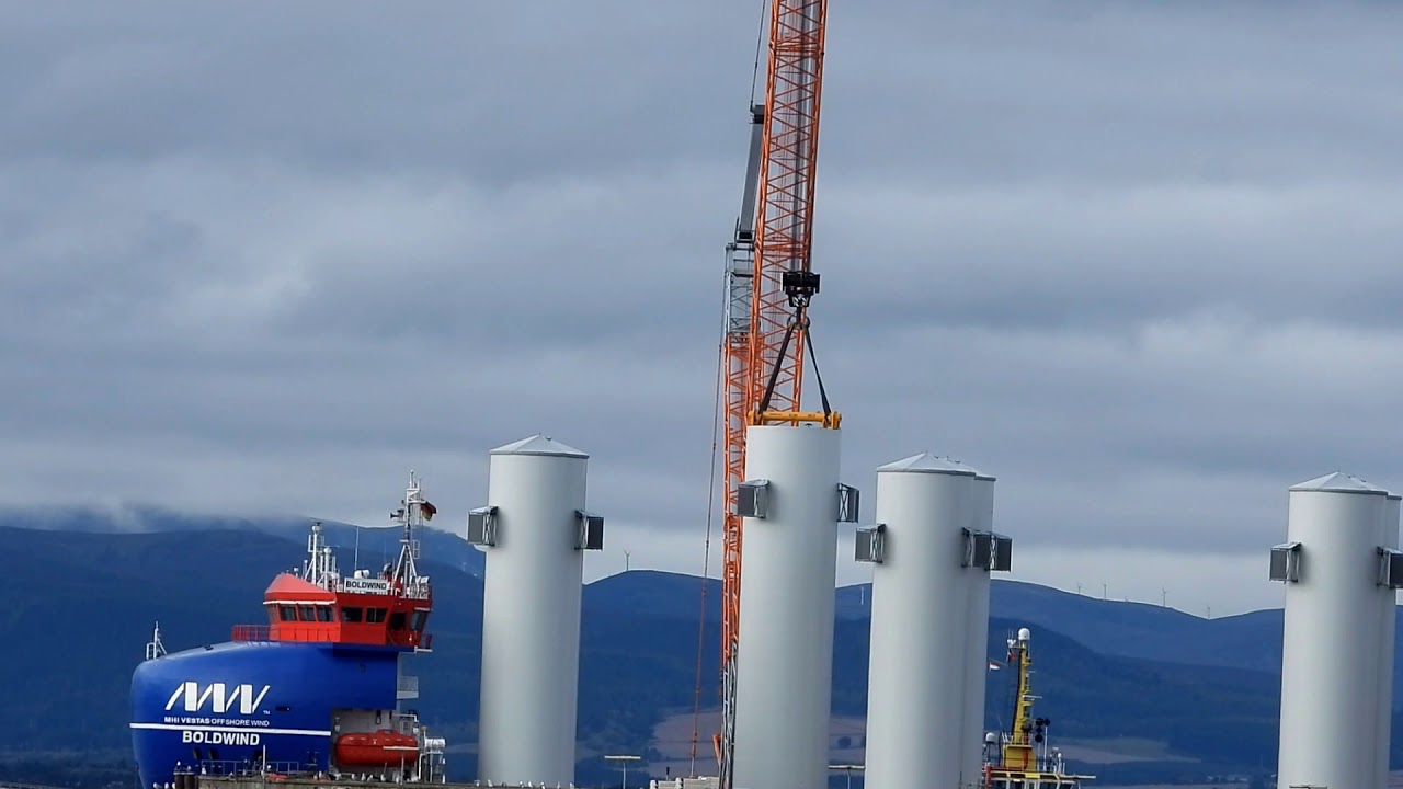 Lifting towers from BOLDWIND at Nigg - YouTube
