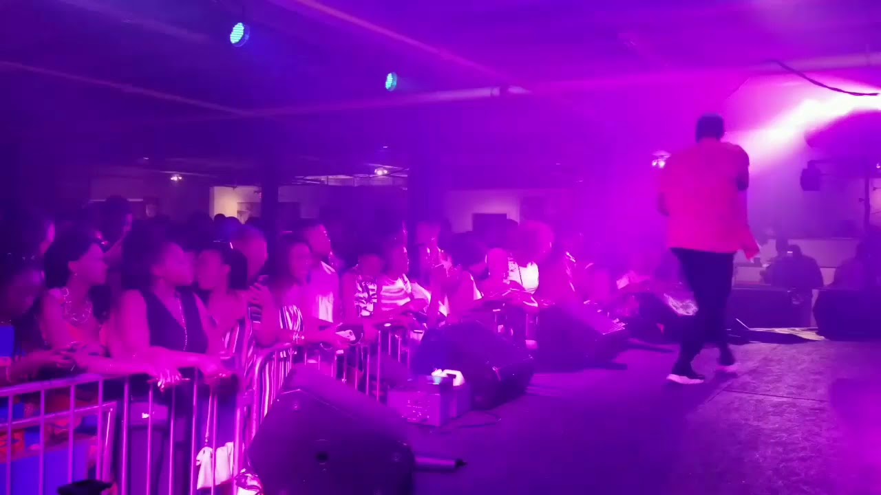 Stanley Snow performance in Philadelphia #Davido30BillionTour - YouTube