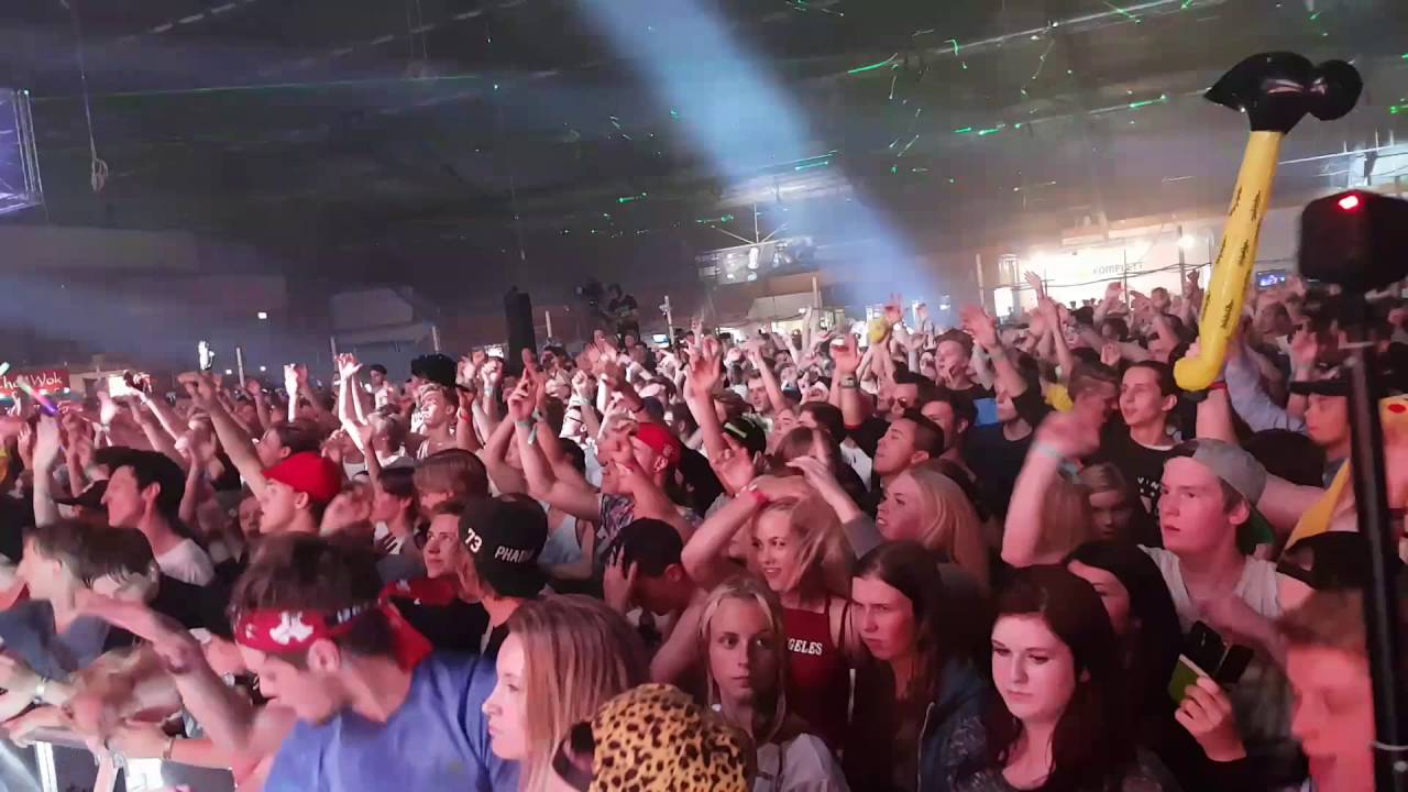 Headhunterz Live @DHS16 [1080p 60fps] - YouTube