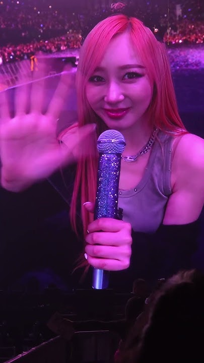 250302 aespa 에스파 - Ending Pose | Synk Parallel Line in London - YouTube