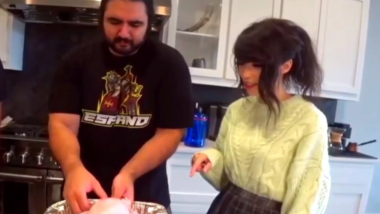 Cooking With Esfand And Emiru ⚡ OTK Thanksgiving ⚡ - YouTube
