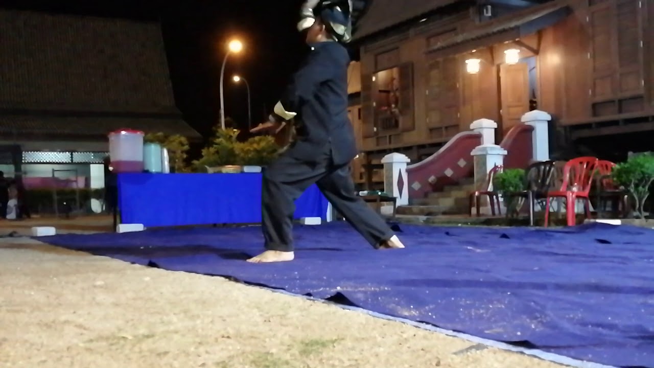 guru guru silat melaka silat keris lok 9 - YouTube