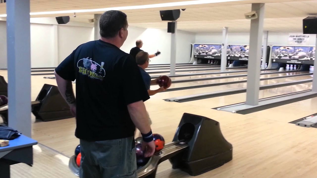 Ian Bacon tells Chuck Lidedell what he thinks of him - YouTube