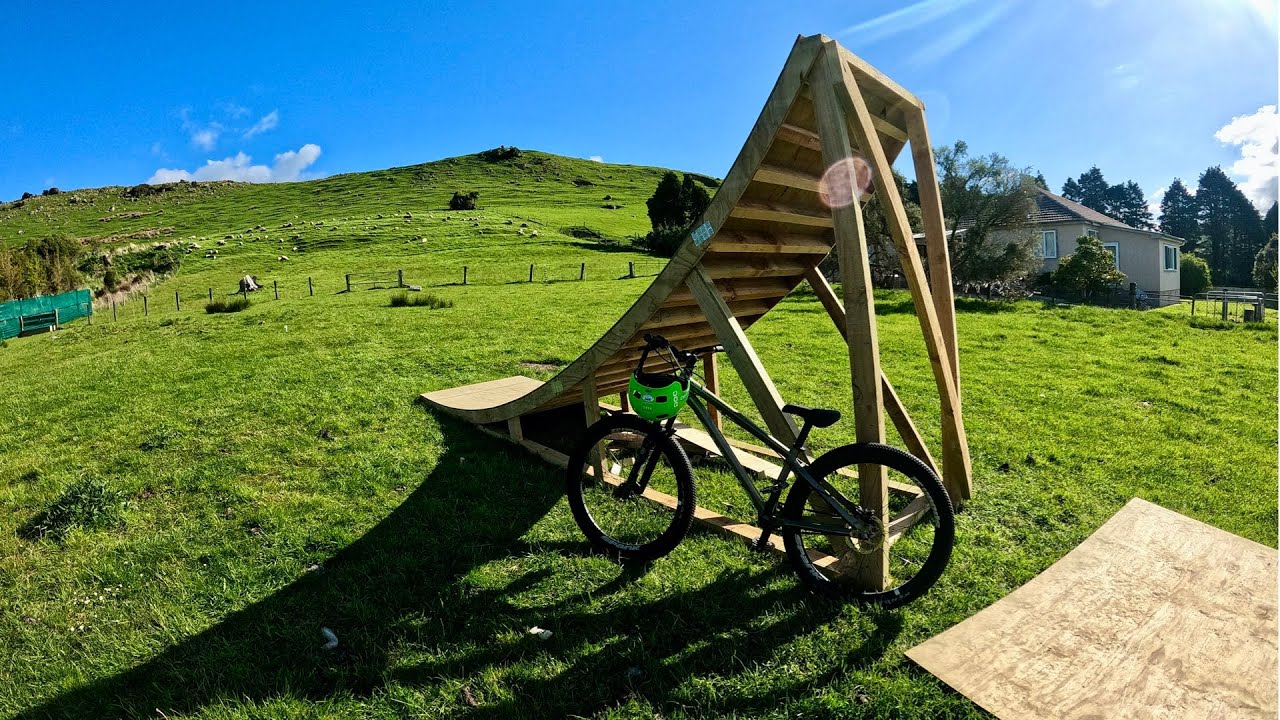 BUILDING A MASSIVE WOODEN KICKER TIMELAPSE - BUILDING MY DREAM DIRT ...