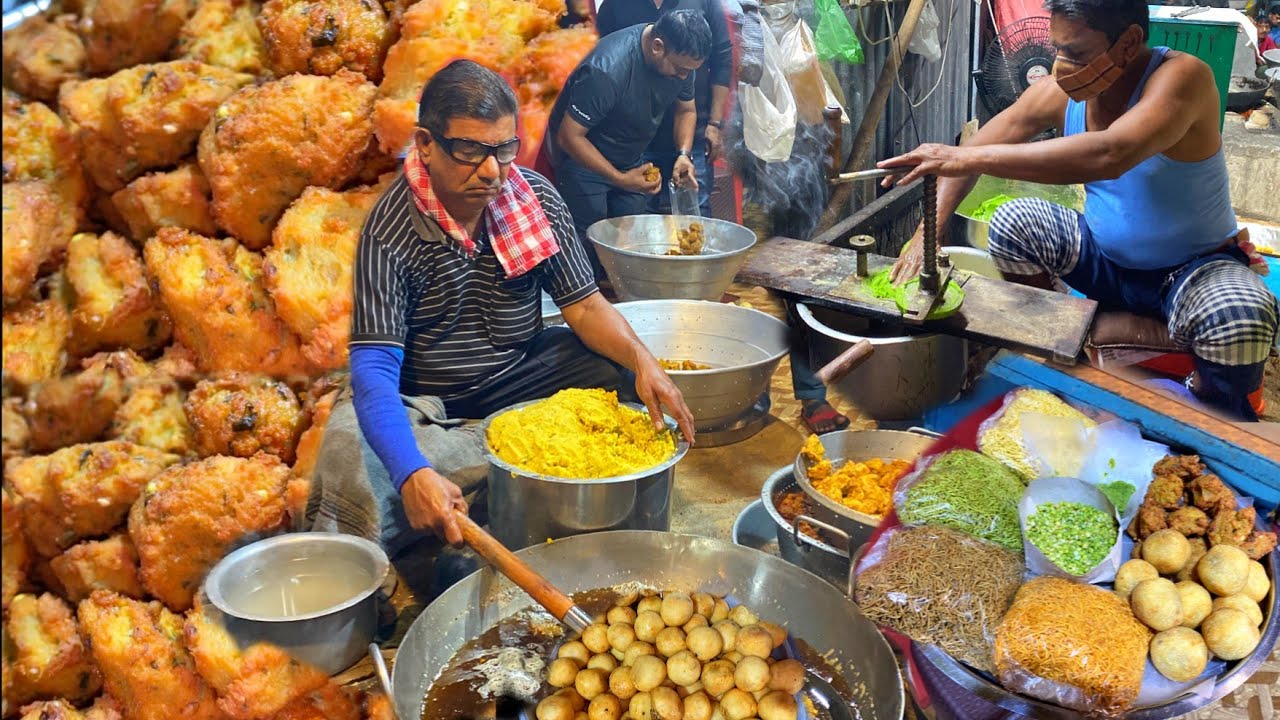 Famous Raju Bhai Selling Ponk Wada, Aloo Bond And 4 Types Of Sev Only ...