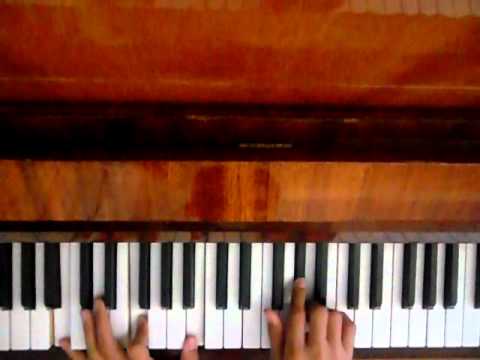 küçələrə su səpmişəm piano
