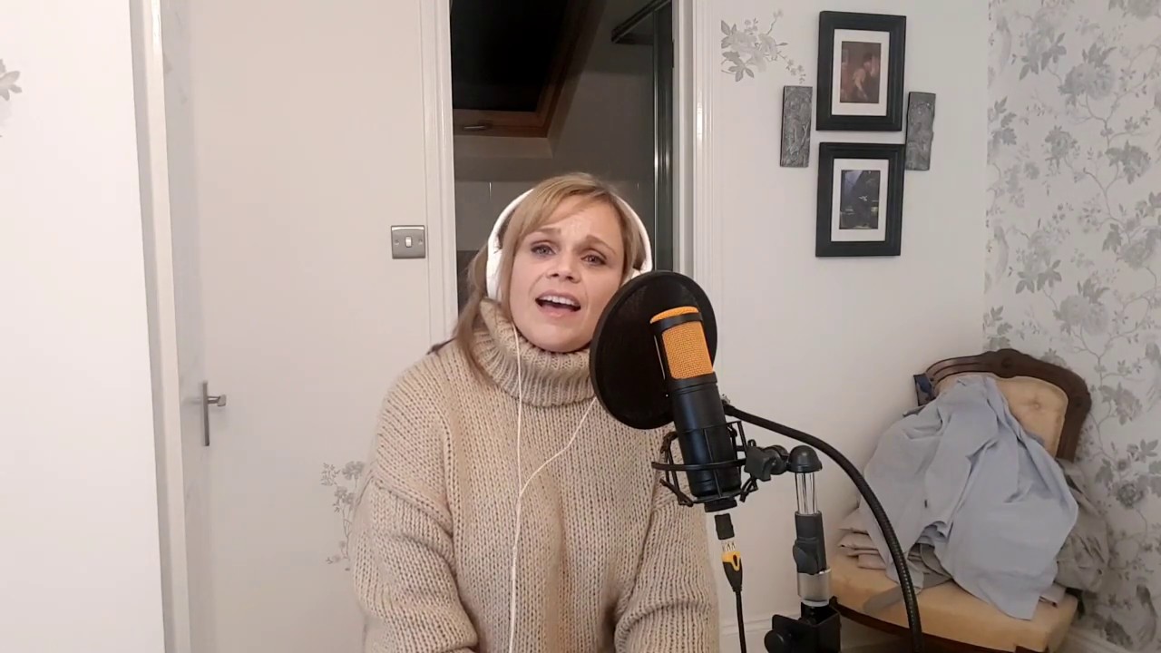 Elvis Presley - I Cant Help Falling in love with you - Kelly Beynon ...