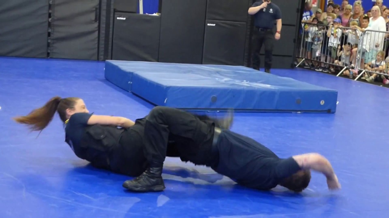 Kent police open day self defence display 2018 - YouTube