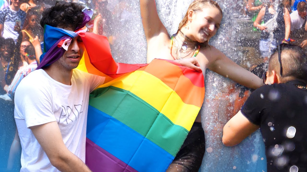 NYC's Pride March Competes In A Compliment Battle - YouTube