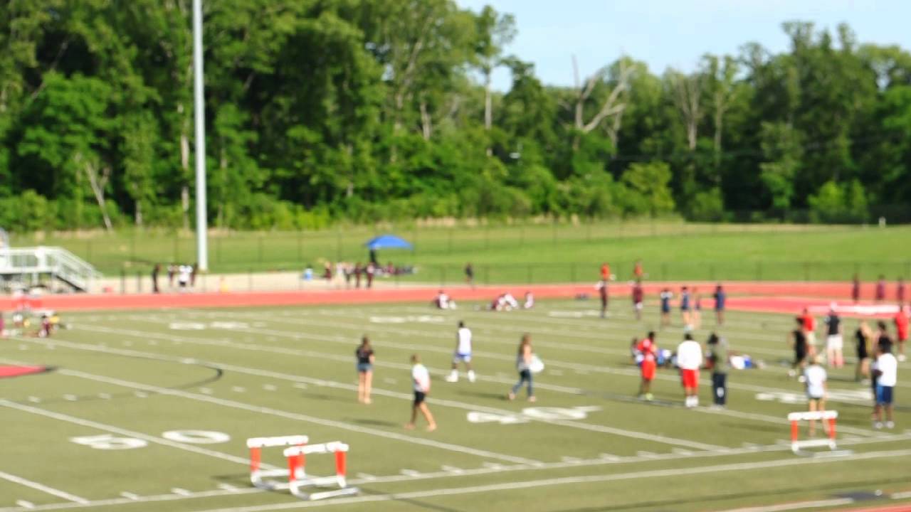 Clinton Jr. High 2012 Girls Tracks 4x200 - YouTube