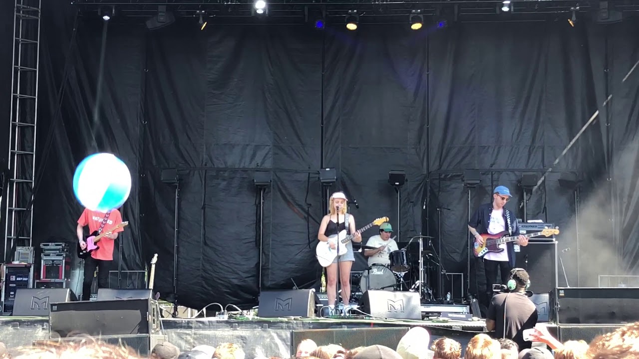 Beach Bunny - "Sports" [Riot Fest 2018, 9.15.18, Chicago, IL] - YouTube