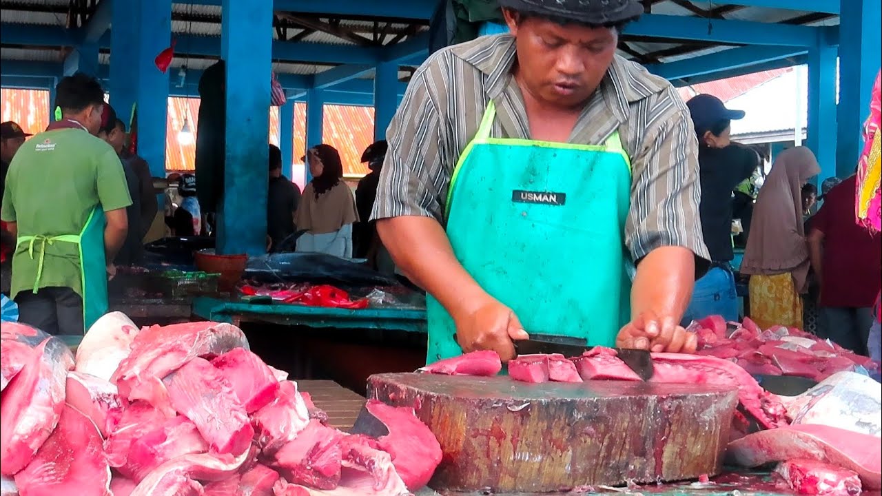 get a close look at the butchering of tuna in a traditional fish market ...