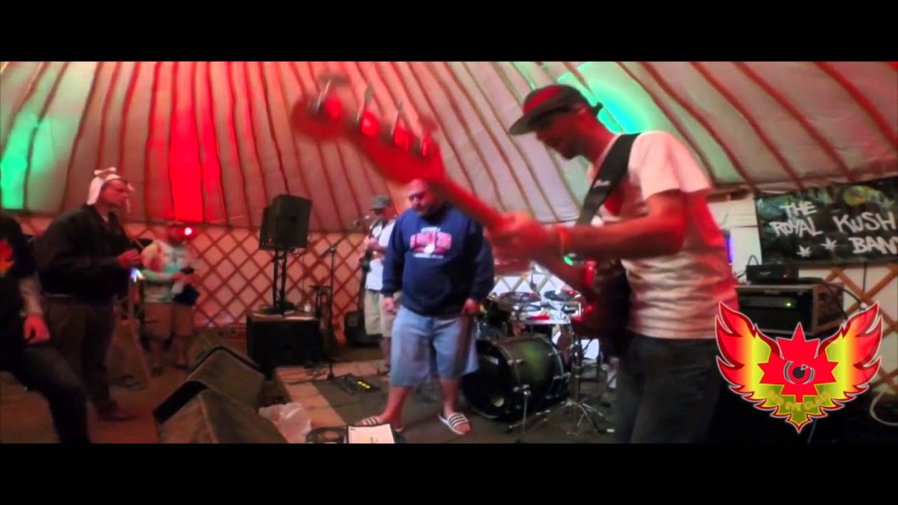 Royal Kush Band - She Gets Up (Live @ Evolve 2015) - YouTube