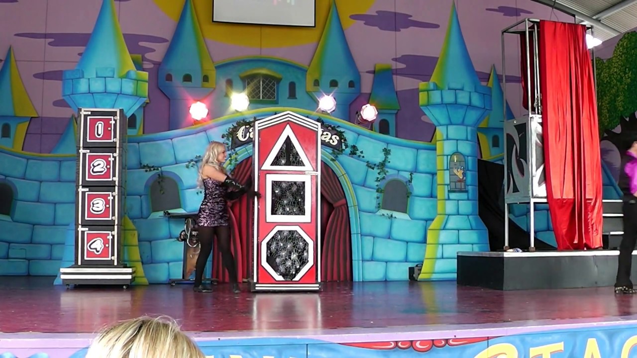 Auckland Magician Andre Vegas, COOKIE CUTTER illusion - YouTube