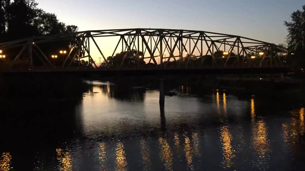 Bridge time lapse, hand-held - YouTube