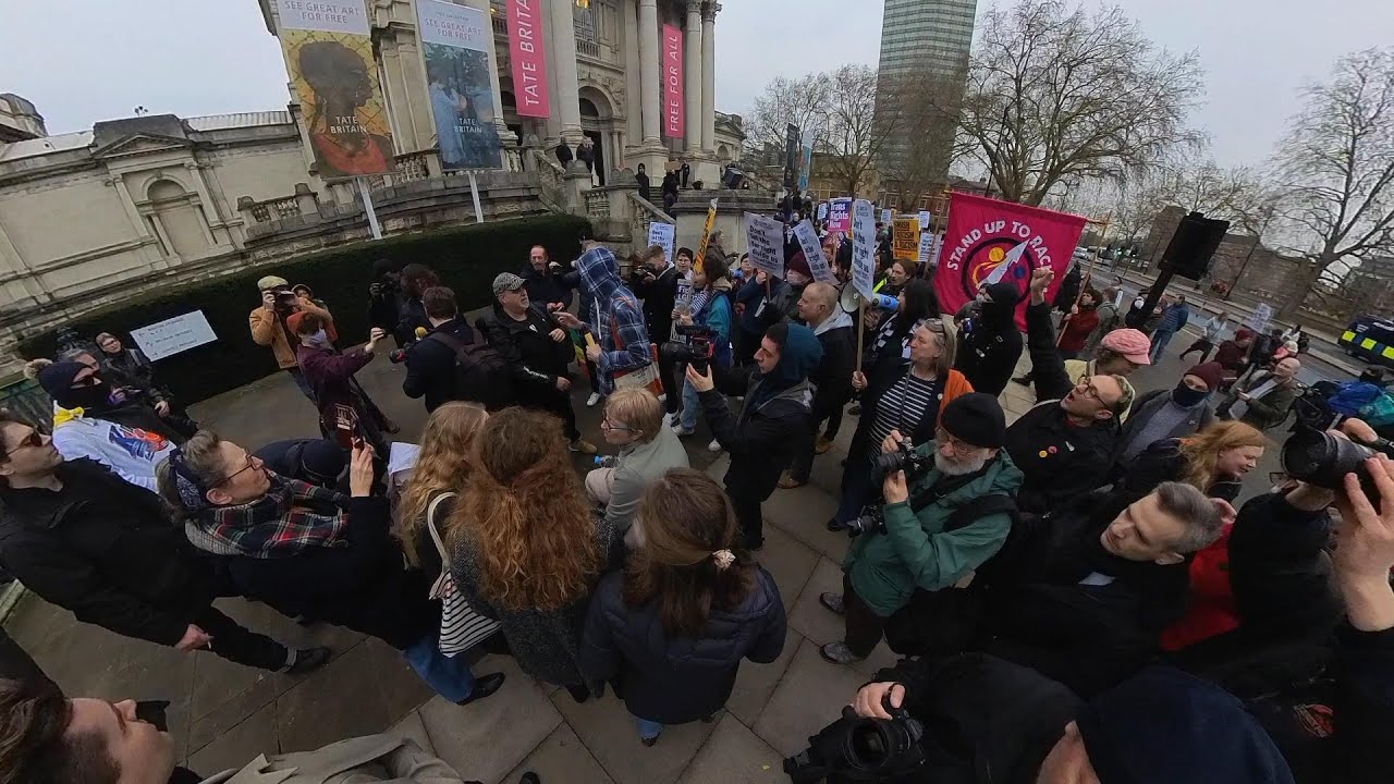 Tate Gallery drag queen storytime demonstration - YouTube