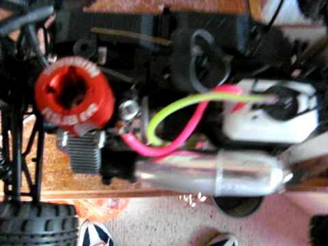 LUBRICATING YOUR RC CAR ENGINE USEING WD 40 with my rt4 - YouTube
