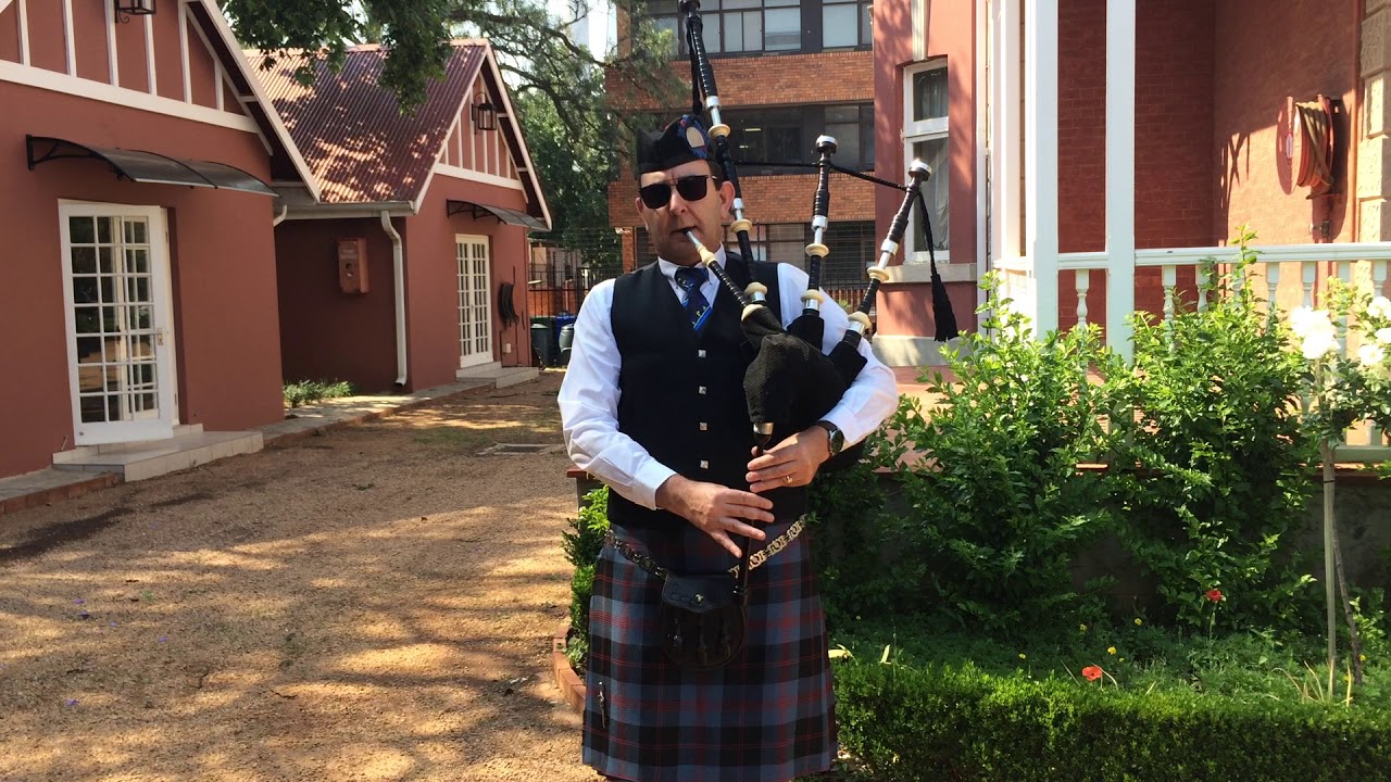 Paul Louw : Wallace Bagpipes Amateur - March - YouTube