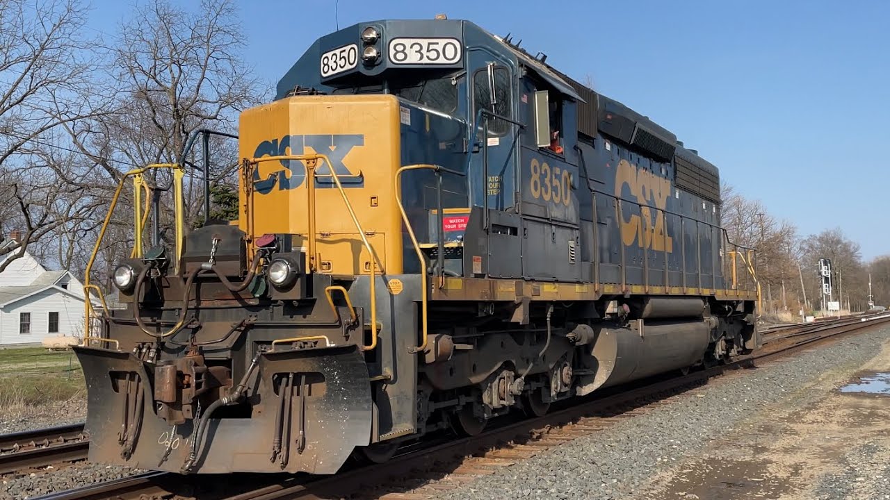 CSX L428 heads west at Quincy at CP 153. - YouTube