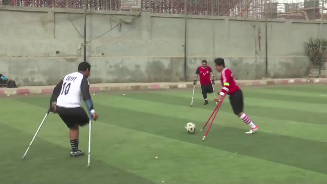 Meet the one-legged footballer making headlines in Cairo. - YouTube