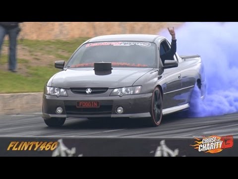 COMMODORE UTE "FOGGIN" RIPS AN AWESOME SKID AT CRUISE FOR CHARITY - YouTube